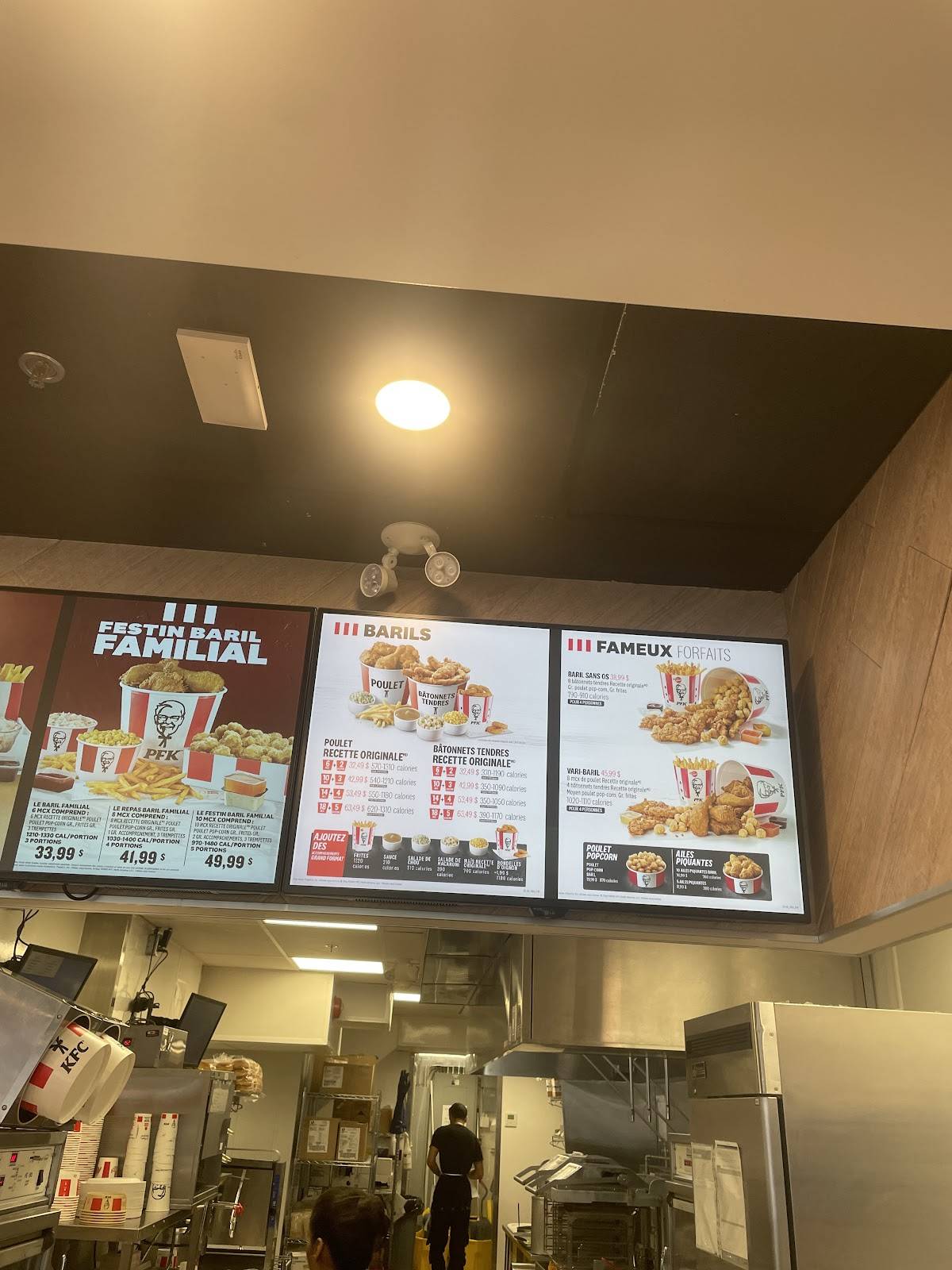 Menu au PFK fast food, Montréal, Rue St-Hubert