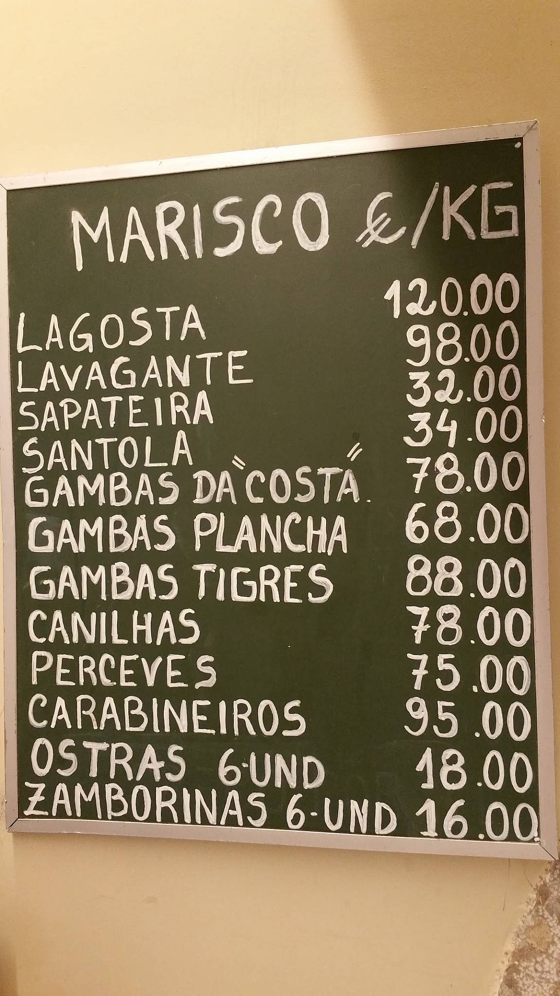 Menu at Pinóquio restaurant, Lisbon, Praça dos Restauradores 79 80