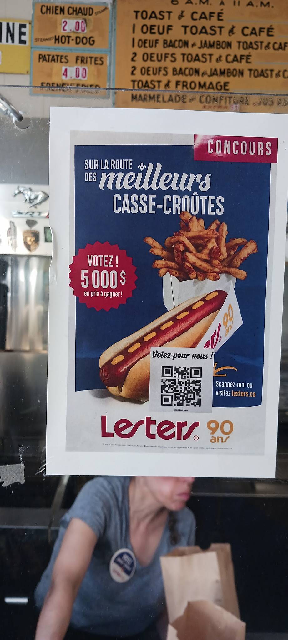 Menu at Décarie Hot Dogs restaurant, Montréal
