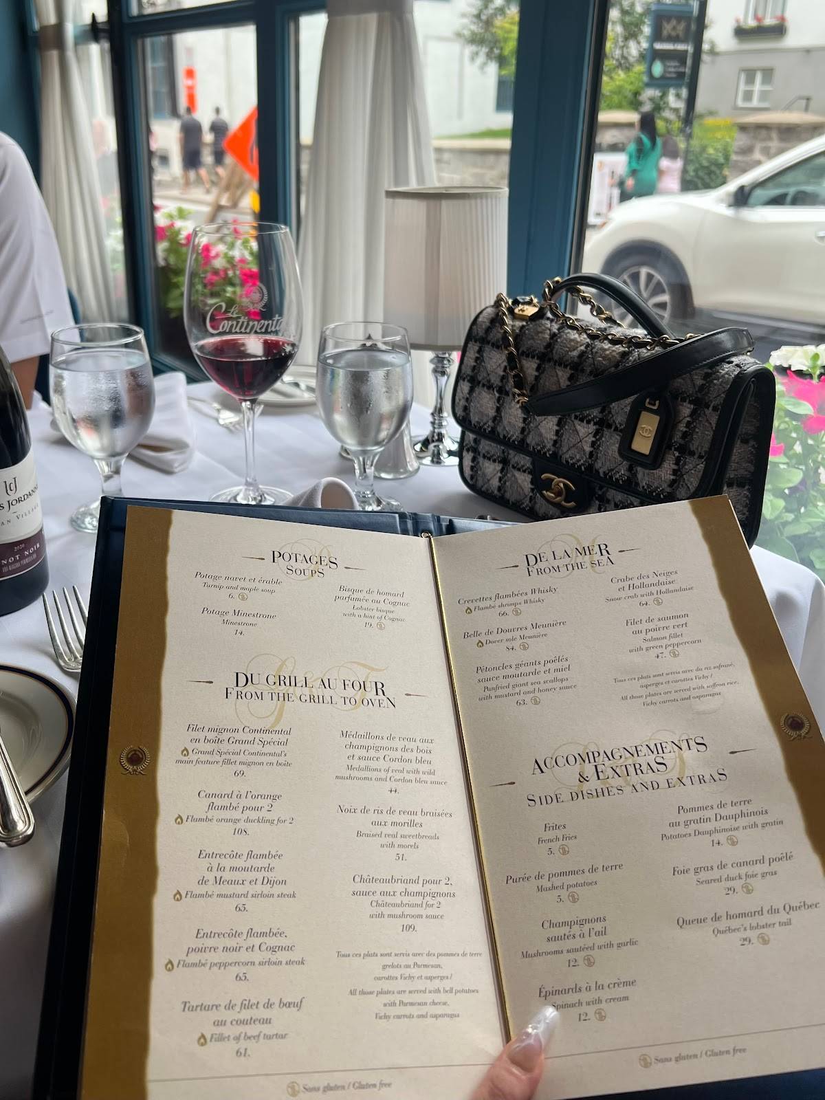 Menu au Le Continental restaurant, Québec