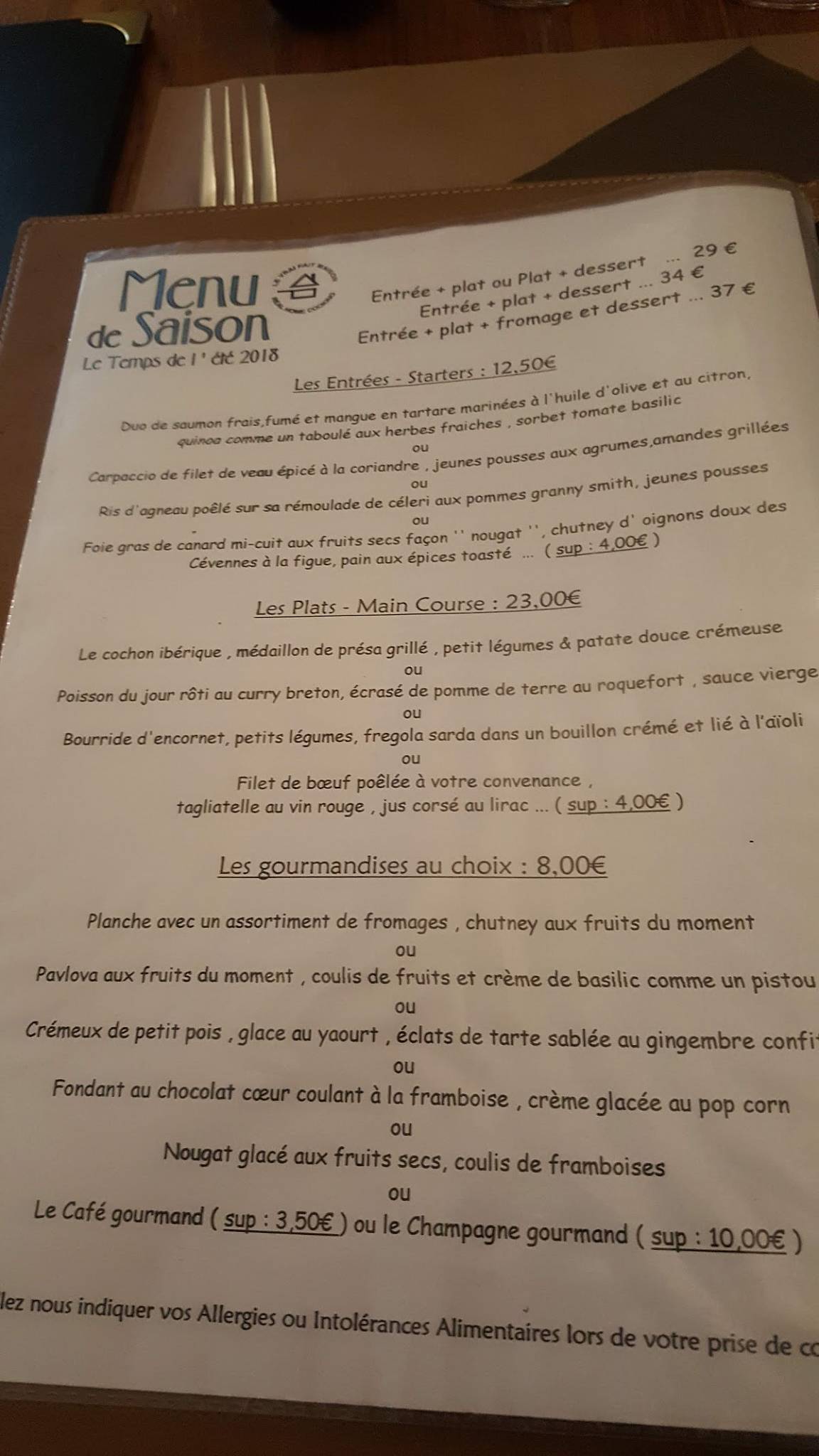 Menu au restaurant le PAPET, Saint-Laurent-des-Arbres, 1 Pl. de la Mairie