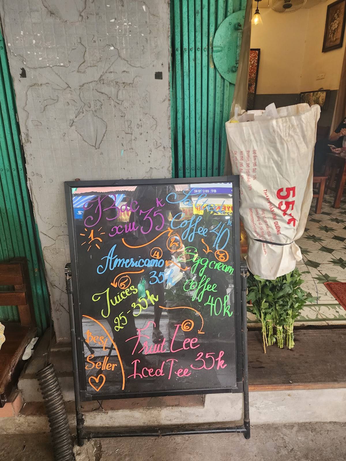 Menu at Bàng Cà Phê restaurant, Hanoi