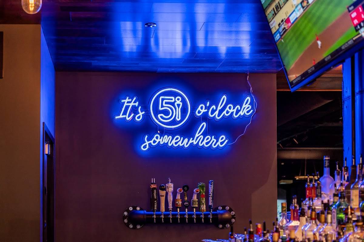 Menu at Five Iron Golf pub & bar, Chicago, 609 N Dearborn St