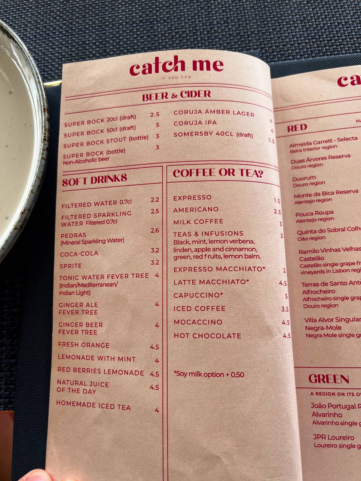 Menu at Le Chat pub & bar, Lisbon