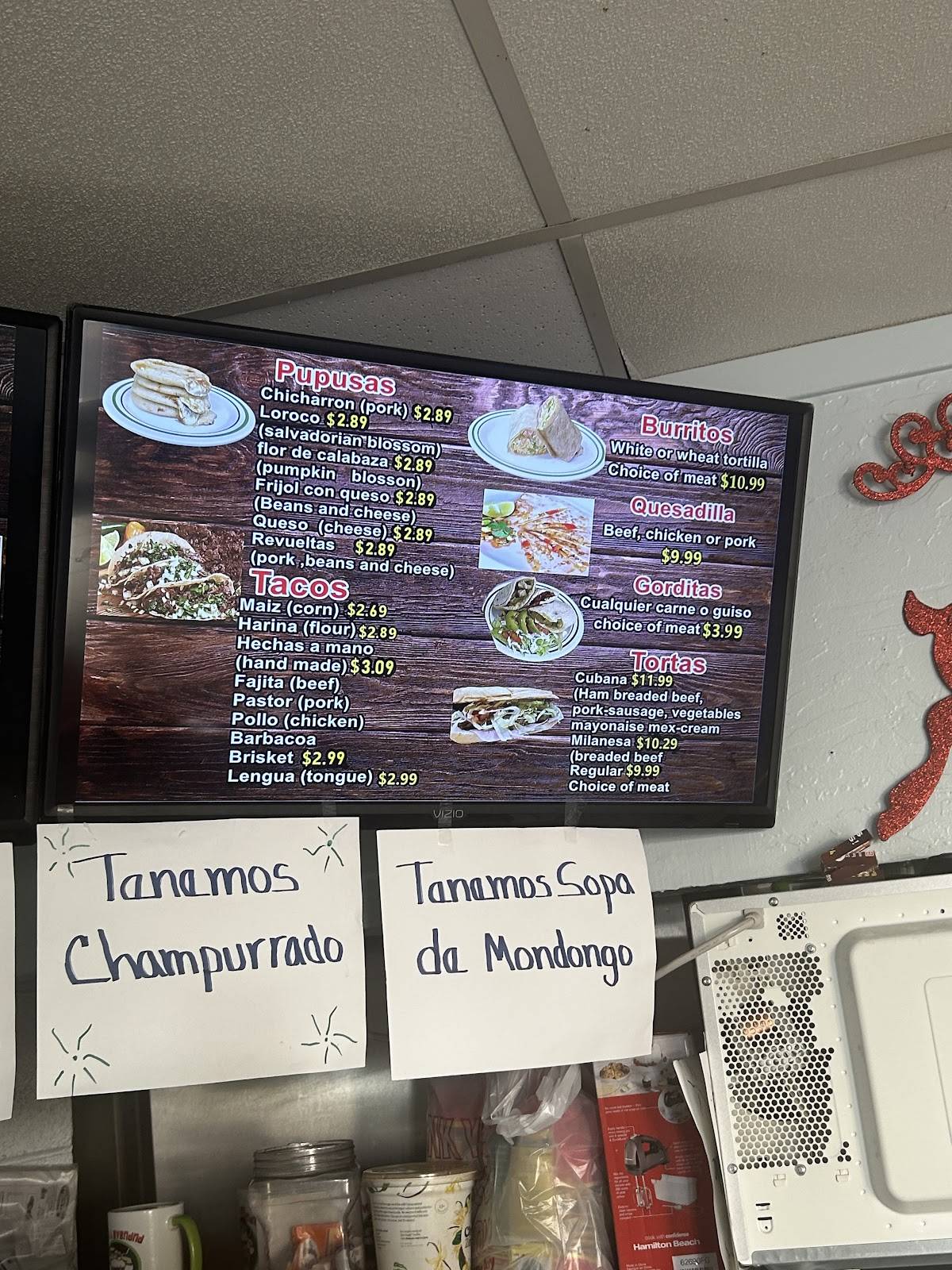 Menu at Mama Vicky's Pupusas y Mas restaurant, Plano