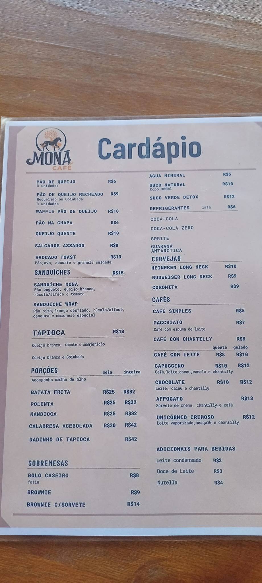 Menu em Monã Café, Botucatu