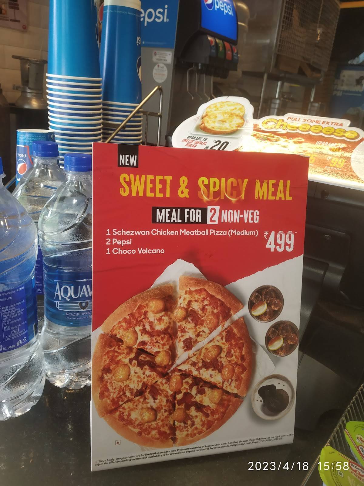 Menu at Pizza Hut, Pala