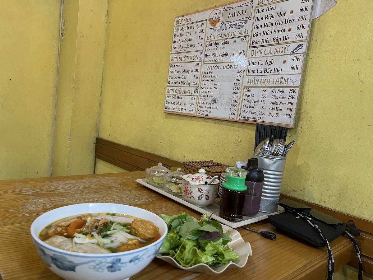 Menu at Quán Bún Gánh - Nguyễn Thái Bình restaurant, Ho Chi Minh City