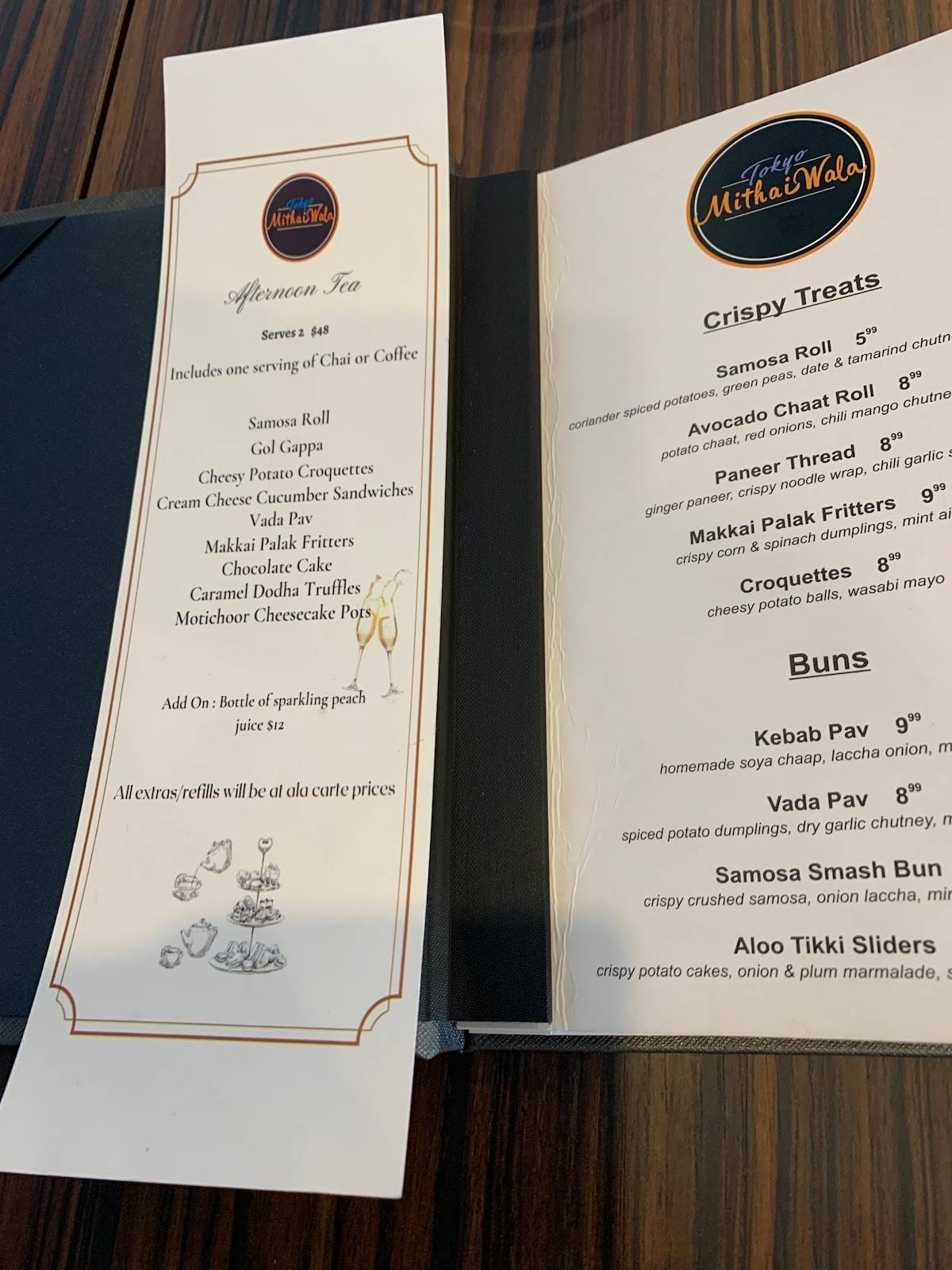 Menu au Tokyo Mithaiwala Canada café, Surrey