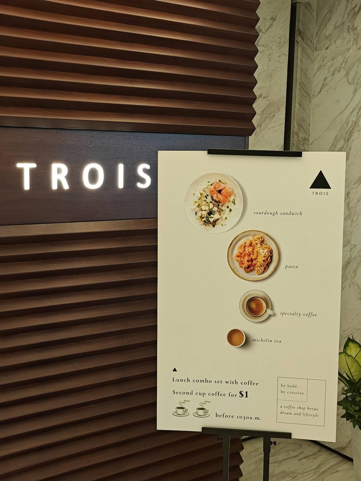 Carta de Trois Cafe Central Building, Hong Kong, Pedder St