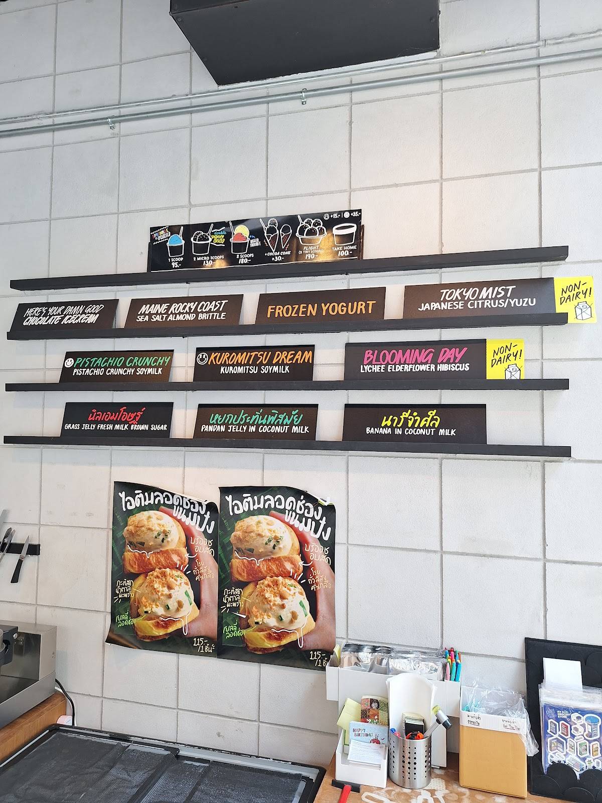 Menu at Guss Damn Good (Ari), Bangkok, Phahonyothin Rd