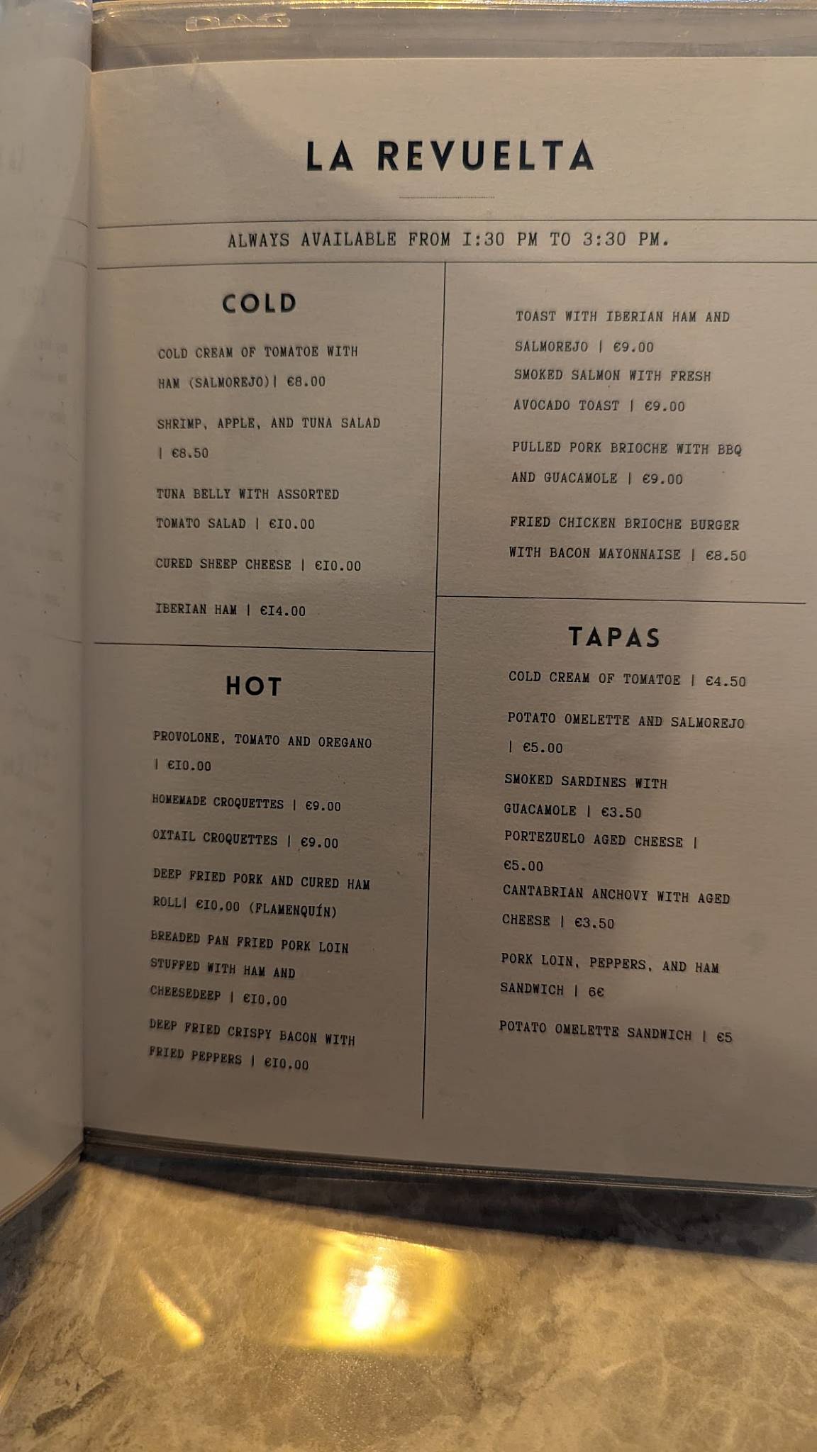 Menu at La Revuelta Tapas y Copas pub & bar, Córdoba