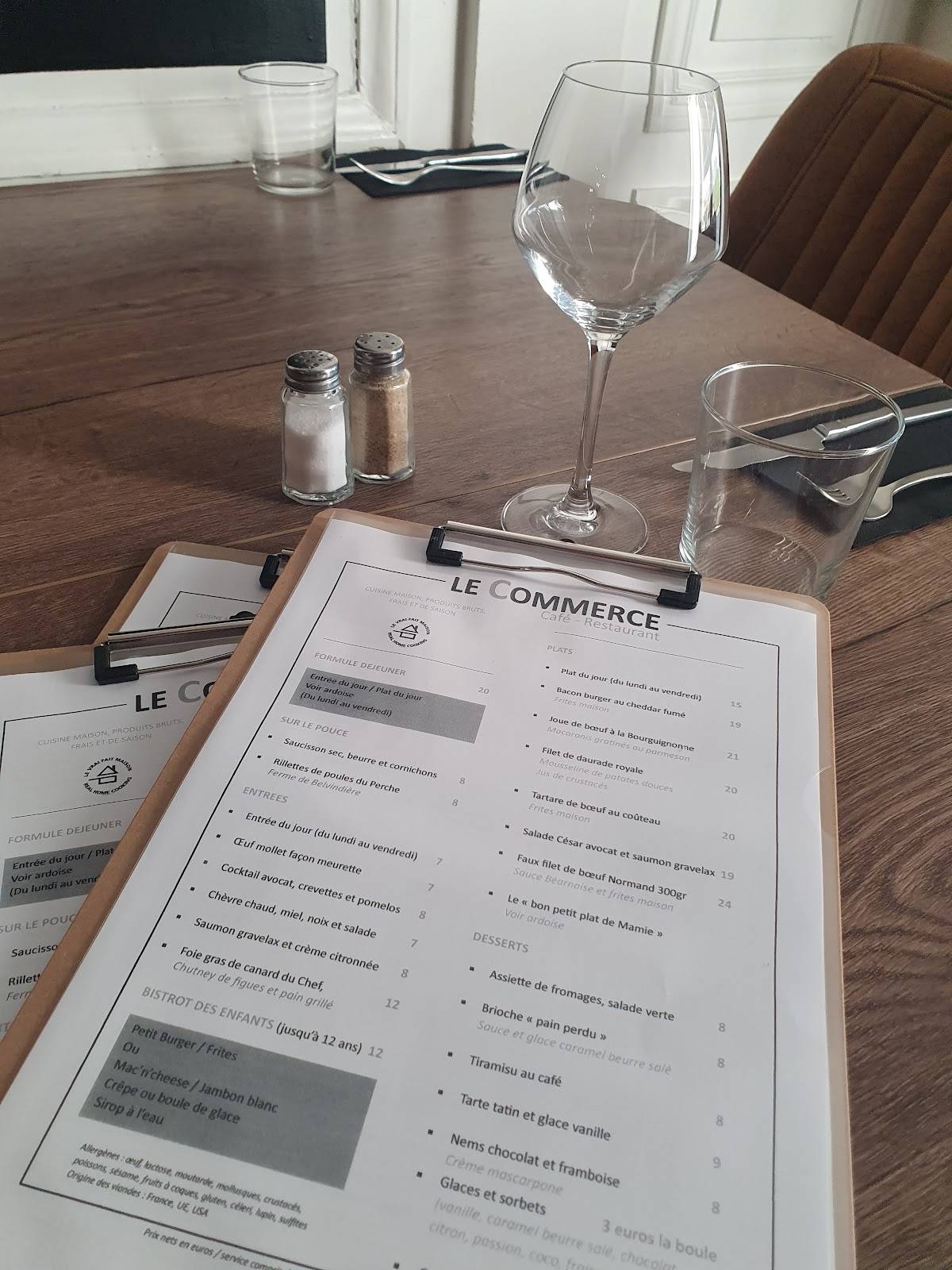 Menu au Le Commerce La Rochelle restaurant, La Rochelle, 6 Place De Verdun