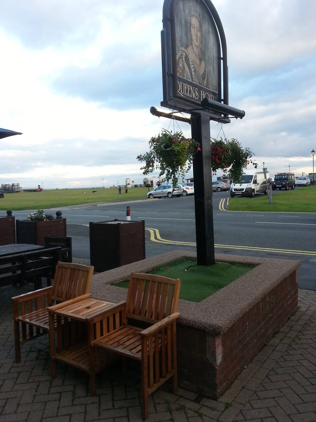 Menu at The Queens Hotel pub & bar, Lytham Saint Annes