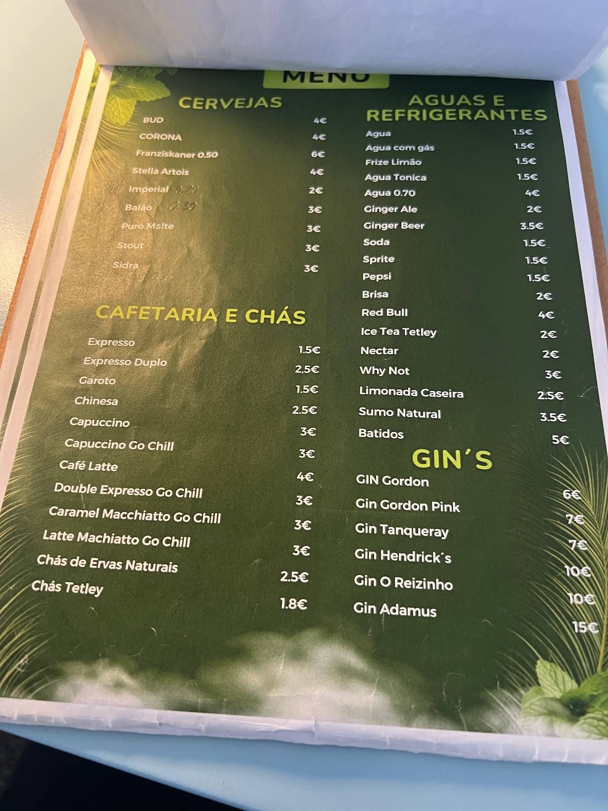Menu em Mini Eco Container pub & Bar, Caniço