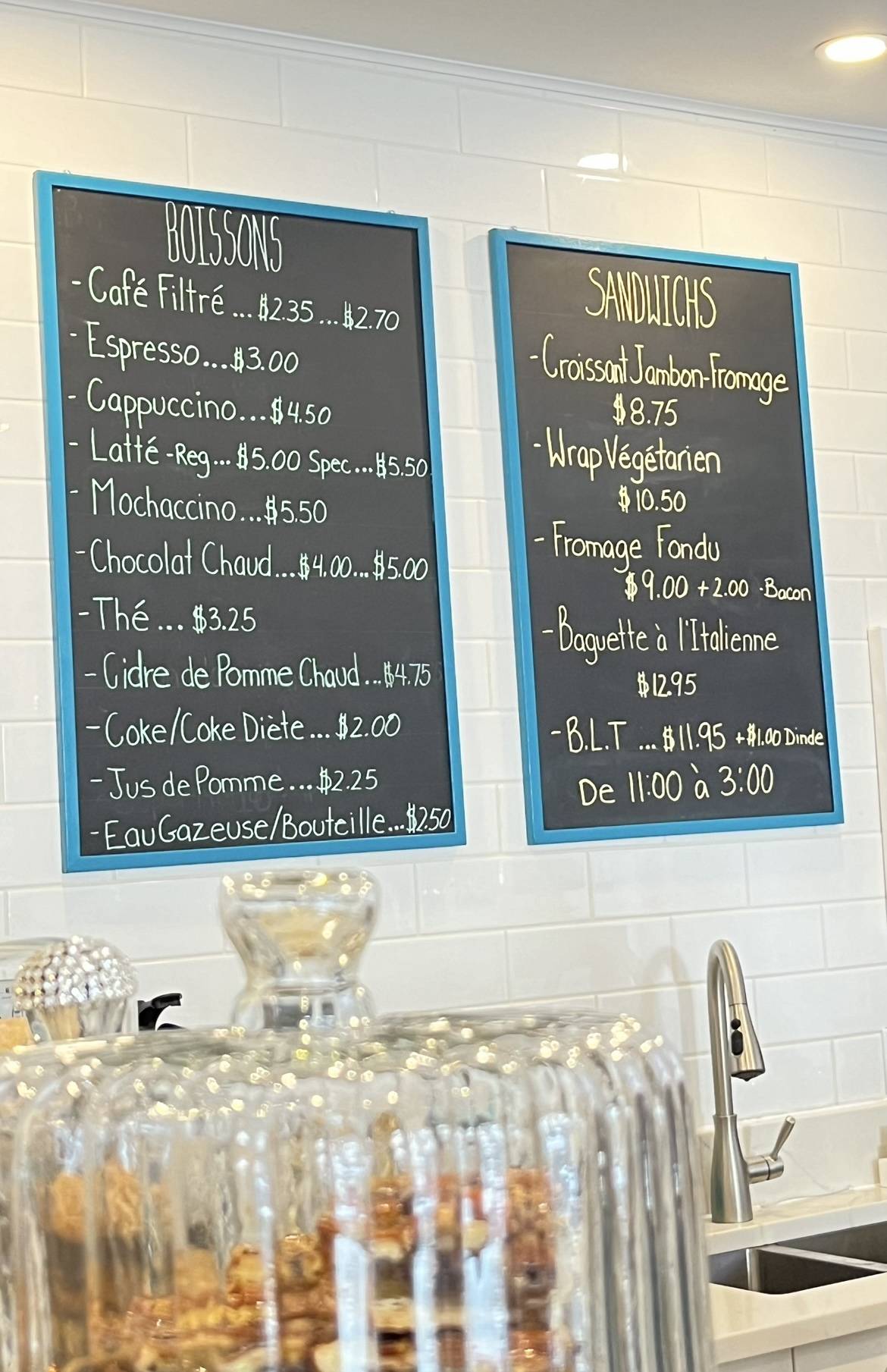 Menu at Les Délices de la Gare Valois cafe, Pointe-Claire