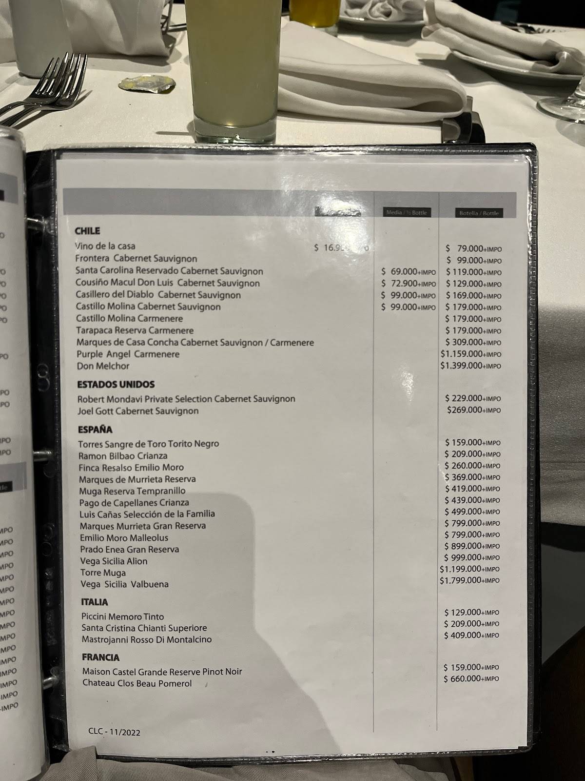 Menu at Tony Roma's Revolving Restaurant Bar, Medellín