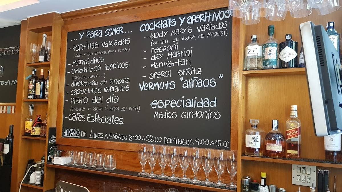 Menu at Café Con Leche, San Sebastián, San Martin Kalea