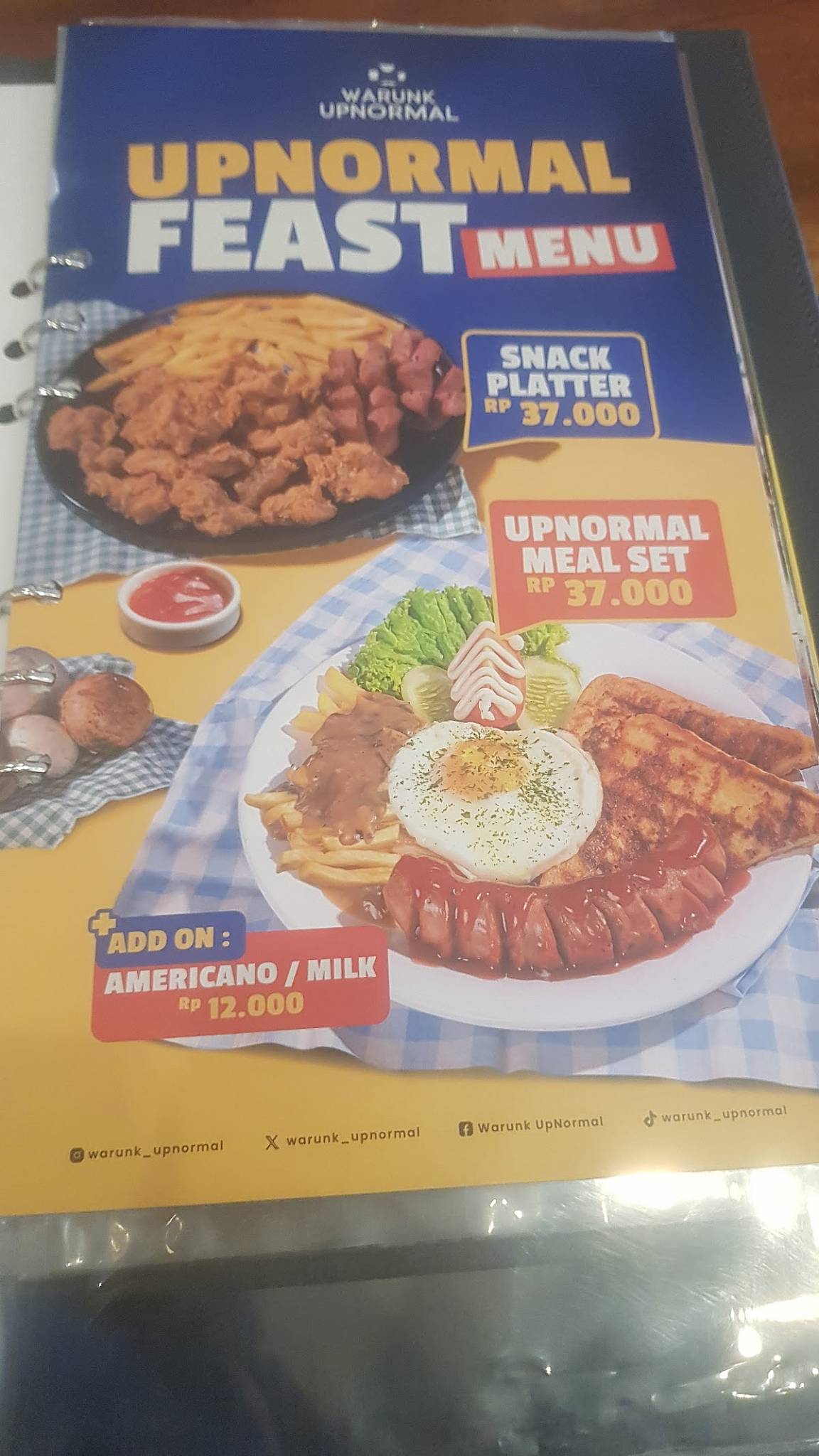 Carta del café Warunk Upnormal Surya Sumantri, Bandung