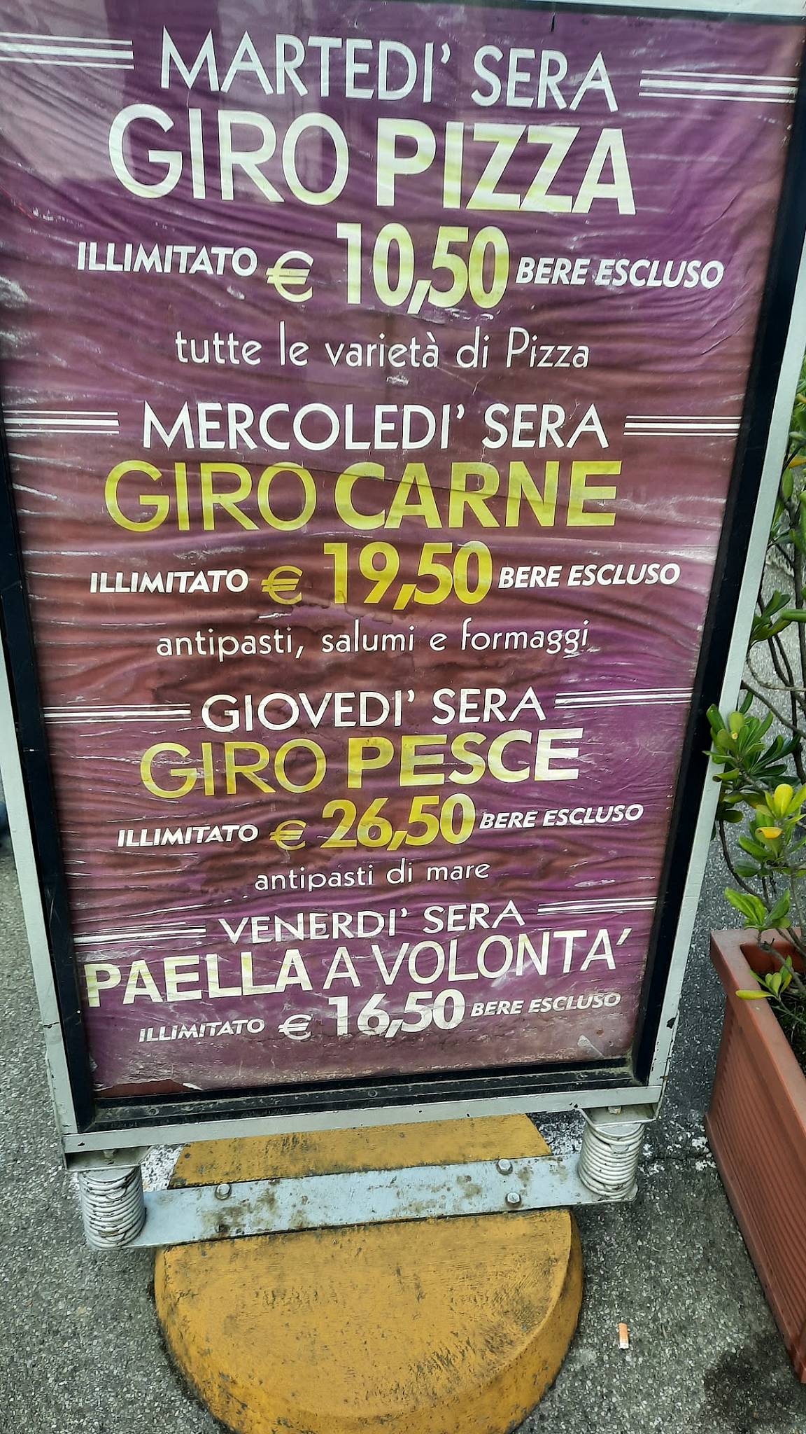 Menu at Chariot restaurant, Malnate