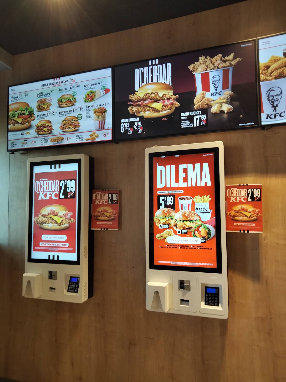 Menu em KFC Algés restaurante, Algés