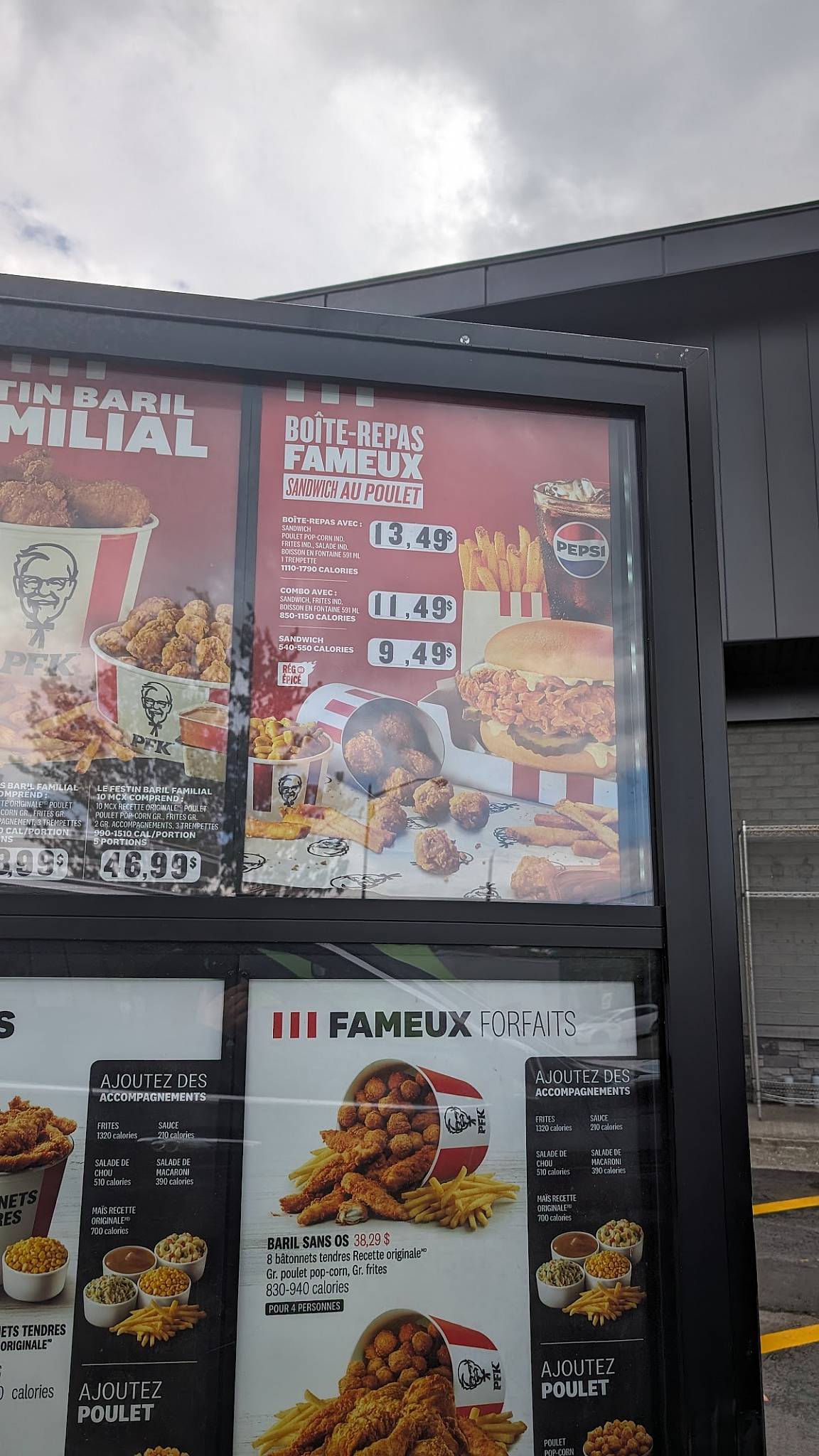 Menu au PFK fast food, Québec, 581 Wilfrid-Hamel Blvd