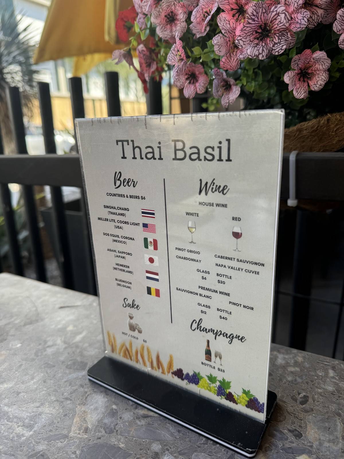 Carta del restaurante Thai Basil, Phoenix, N Central Ave