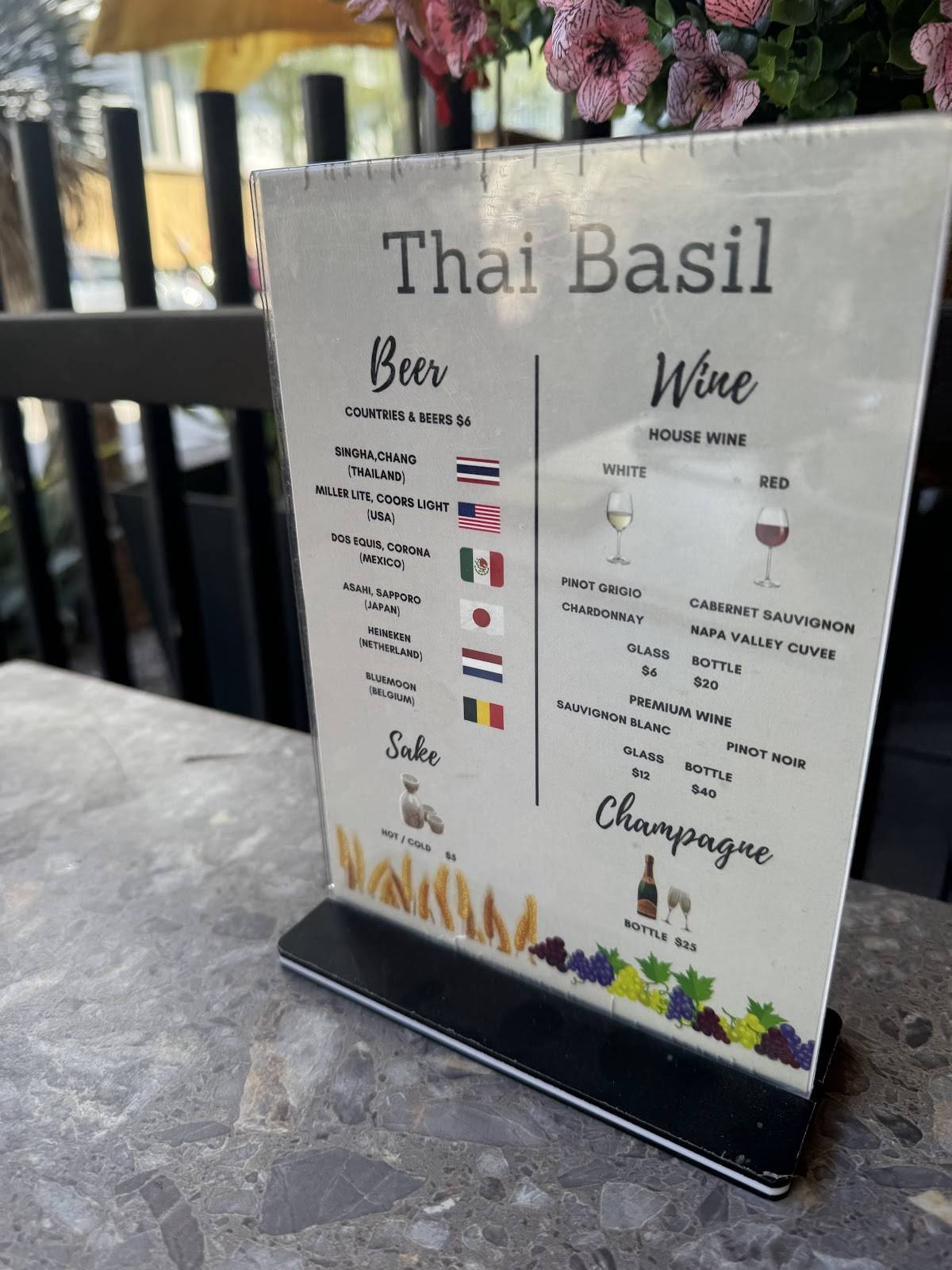 Carta del restaurante Thai Basil, Phoenix, N Central Ave