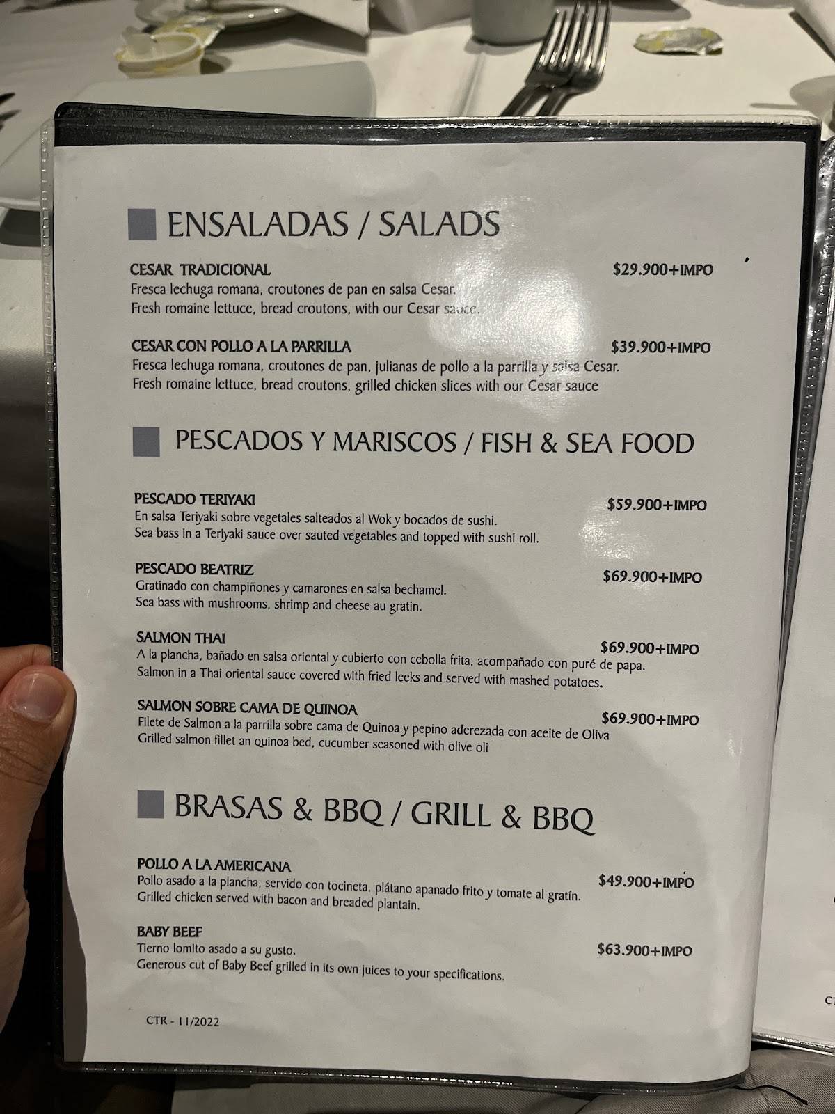 Menu at Tony Roma's Revolving Restaurant Bar, Medellín