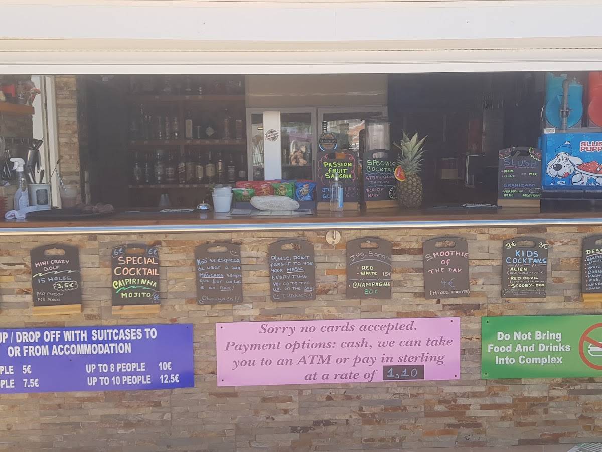 Menu em Scoobys Pool Bar, Albufeira