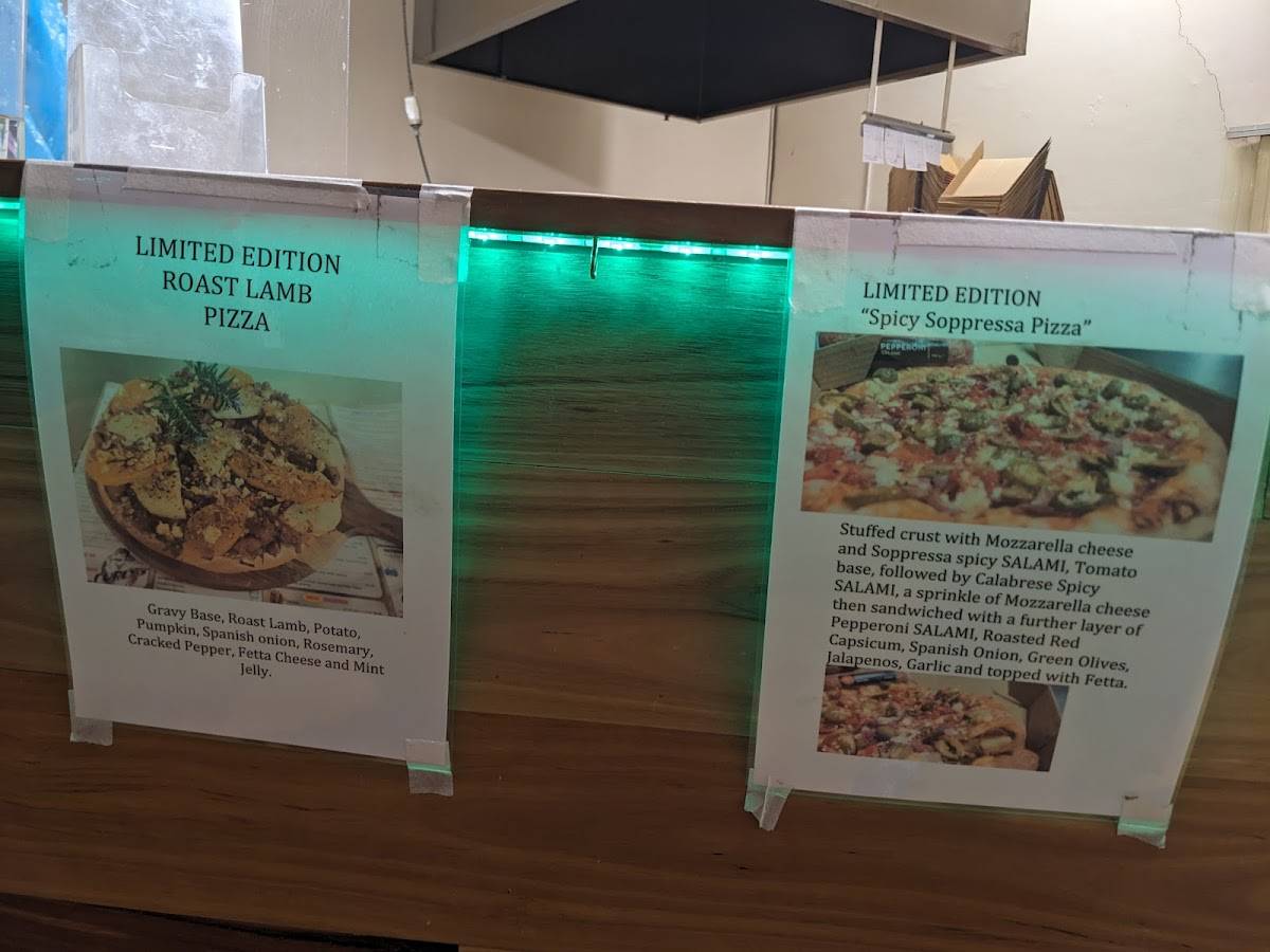 Menu at Curlys Pizza pizzeria, Hamilton