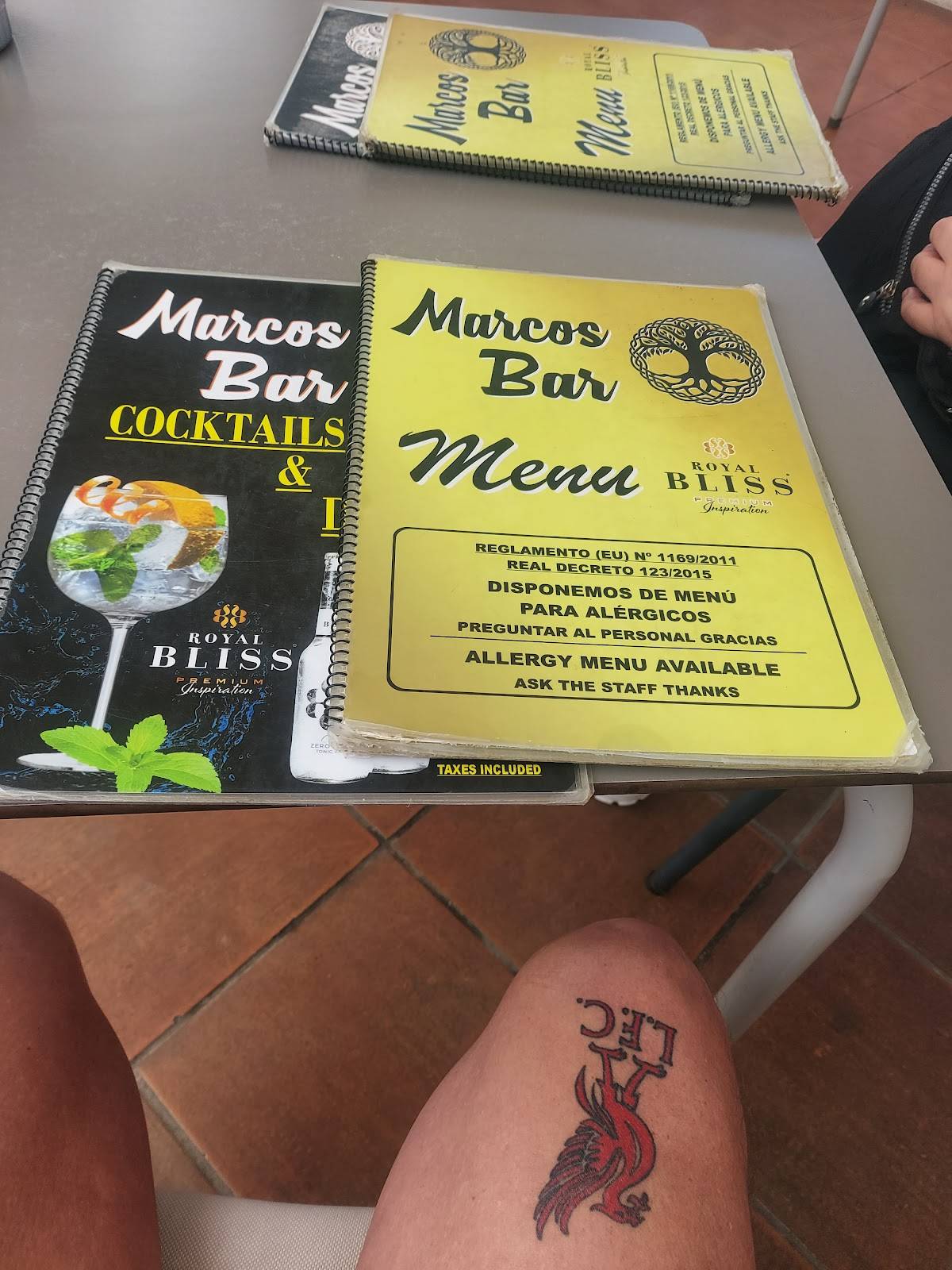 Carta de Marcos Bar, Tías