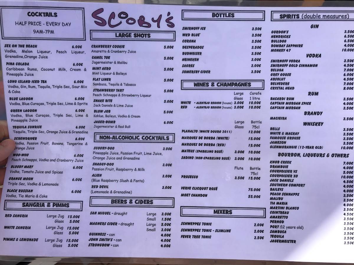 Menu em Scoobys Pool Bar, Albufeira