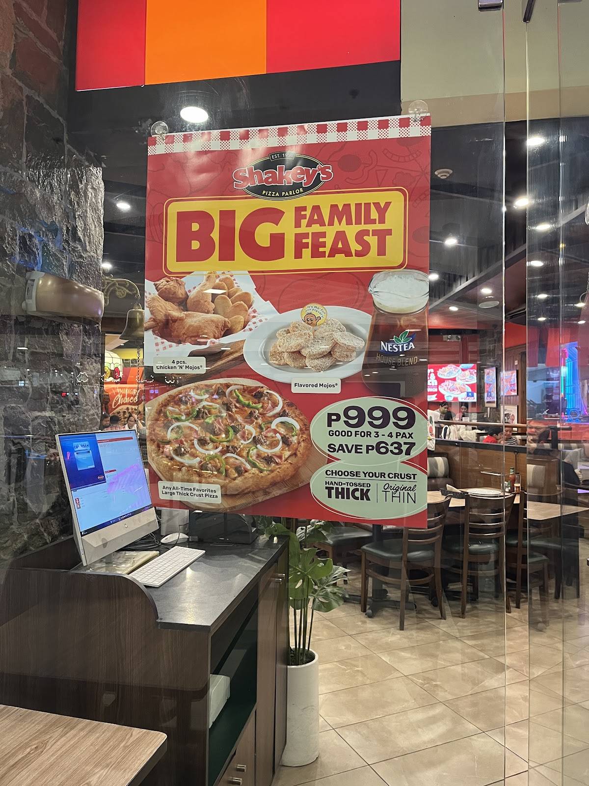 Menu at Shakey's TriNoma restaurant, Quezon City