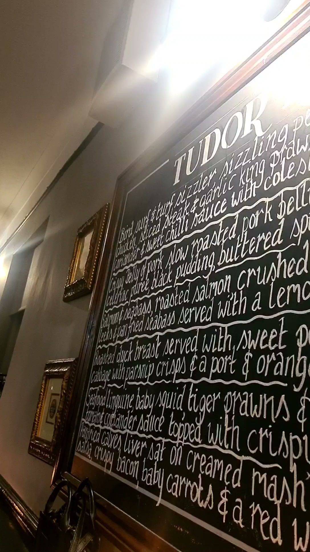 Menu at Tudor Rose pub & bar, Sittingbourne