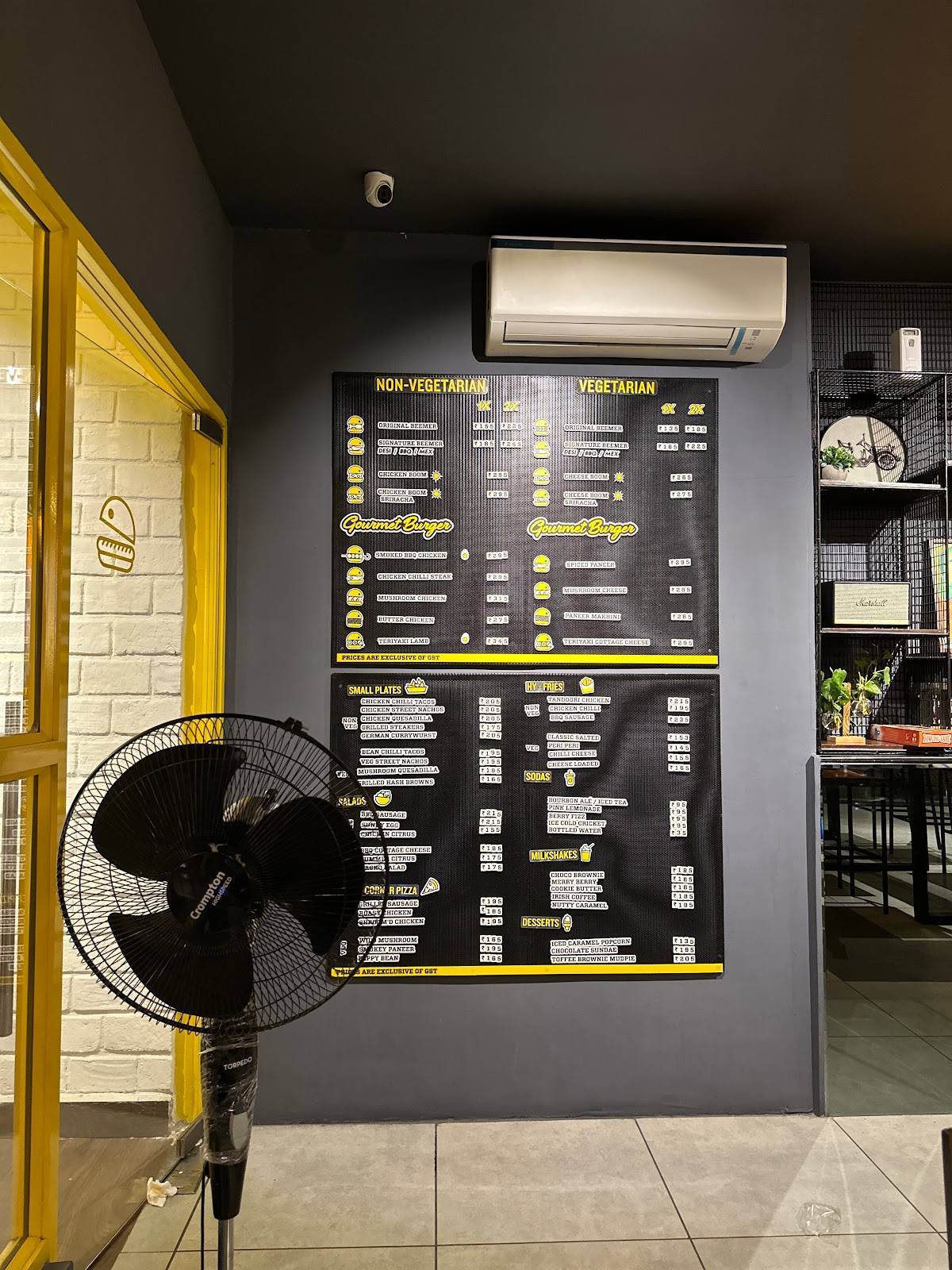 Menu at BurgerMan Navalur, Navallur