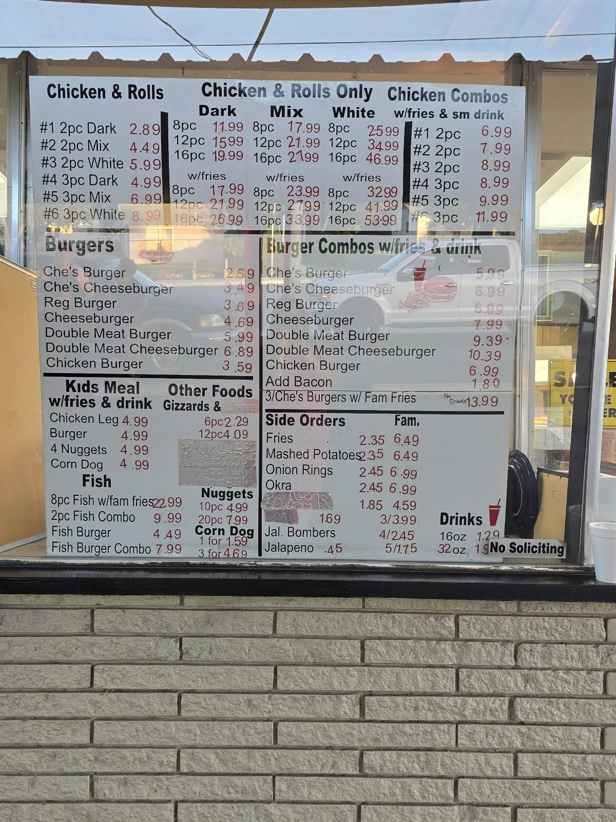 Menu at Che's Chicken & Burgers fast food, San Antonio