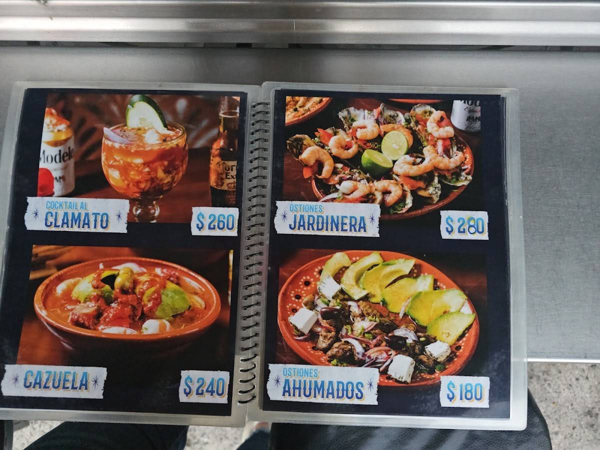 Menu at Mariscos Capitan Pez restaurant, Leon