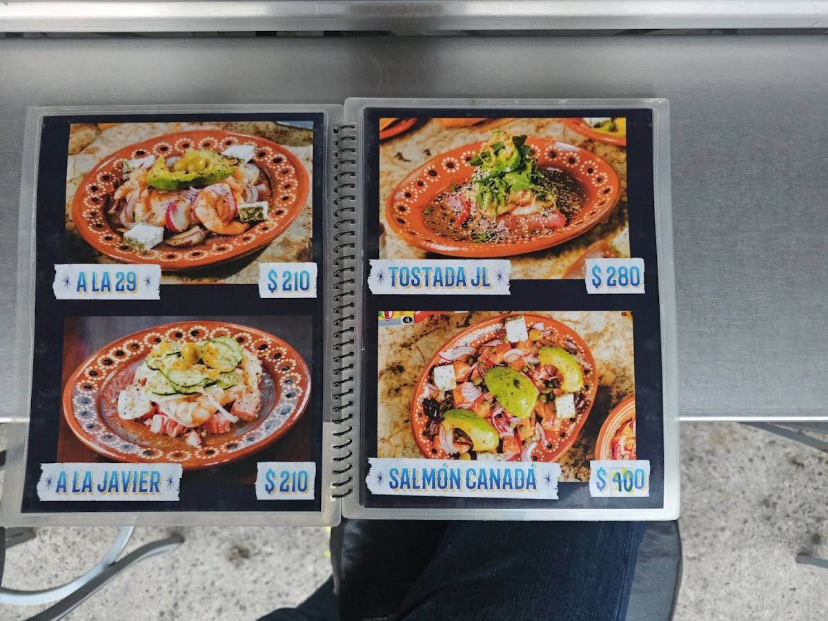 Menu at Mariscos Capitan Pez restaurant, Leon