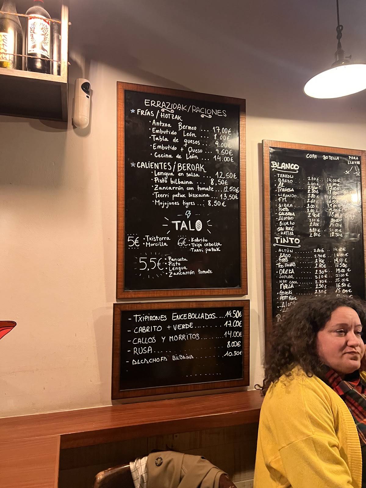 Carta del pub y bar Taska Beltz Vinos, Rock y Cazuelitas, Bilbao