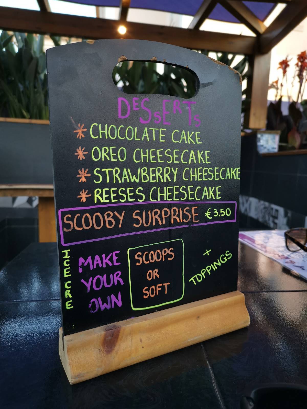 Menu em Scoobys Pool Bar, Albufeira