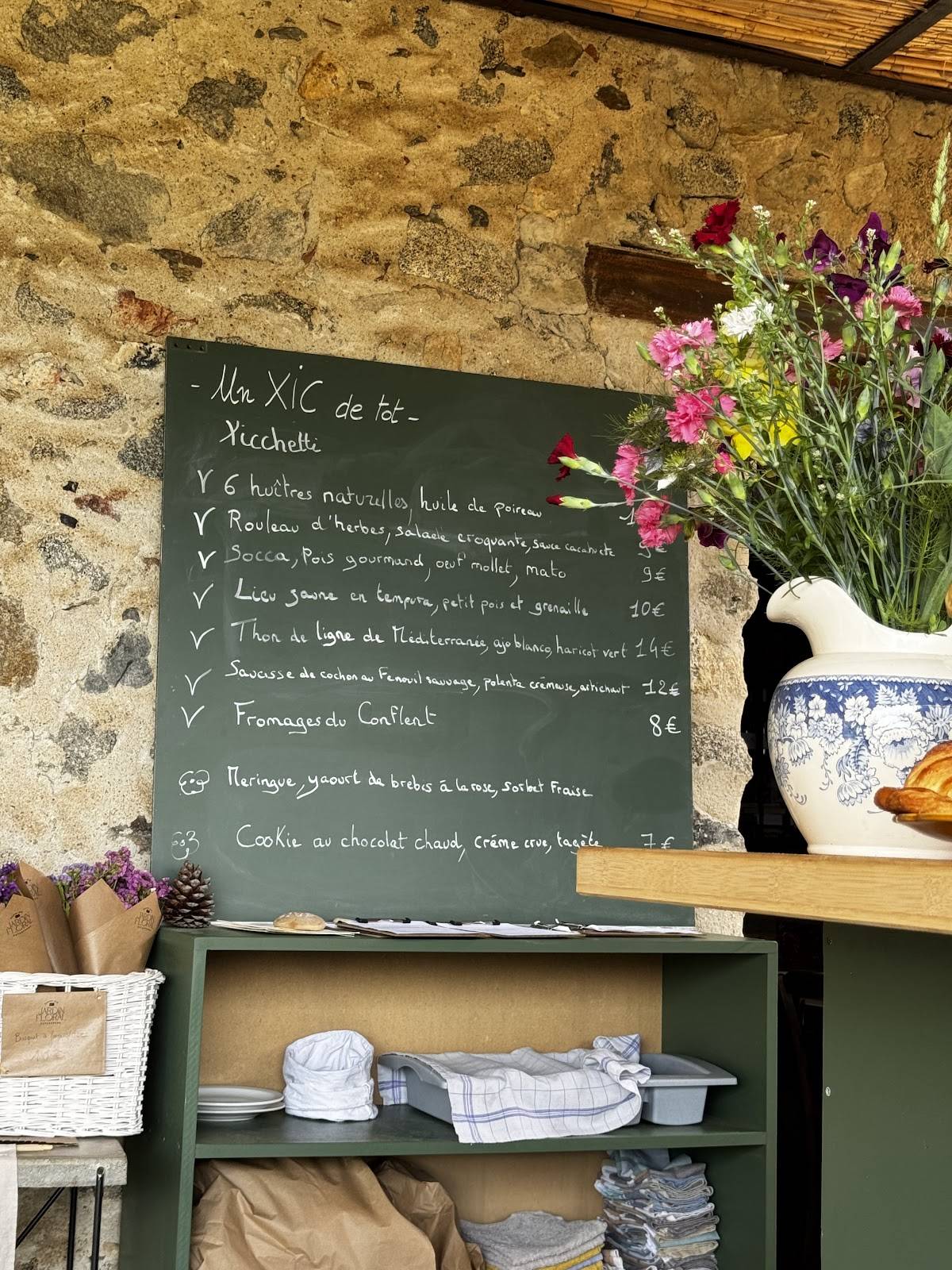 Menu au un XIC de tot restaurant, Eus, 8 Carrer del Canigou